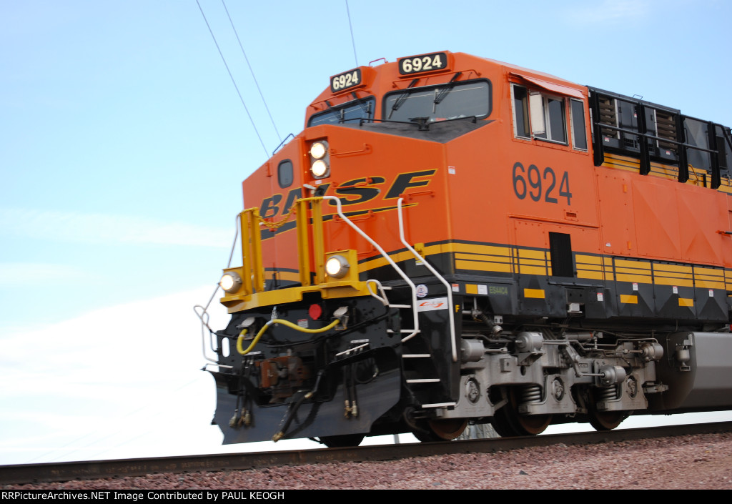 Up Close shot of tho cab of BNSF 6924.